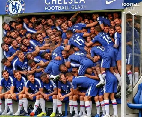 بازیکنان چلسی موقع عکس تیمی طرفداری