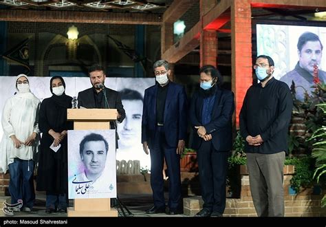 مداحی با سنج و دمام در بزرگداشت علی سلیمانی روایتِ کوروش زارعی از