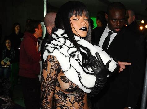 Surprising Celebrity Piercings Rihanna Looks Rihanna Rihanna Style