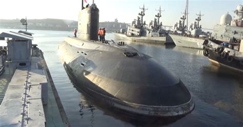 러 동해 일대서 최신 디젤잠수함 순항미사일 시험 발사 성공