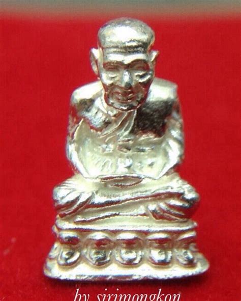 หลวงปู่ทวดลอยองค์ วัดช้างให้ เนื้อเงินแท้ พิมพ์จิ๋ว ขนาด 1 2 ซม ปี54 ซองเดิม พระเครื่อง พระแท้