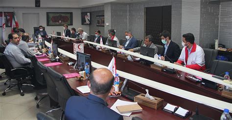 بررسی عملکرد یک ساله شرکت های تجهیزات پزشکی هلال ایران و داروسازی