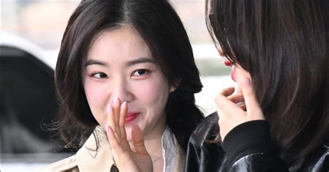 [md포토] 레드벨벳 아이린 수줍은 손인사