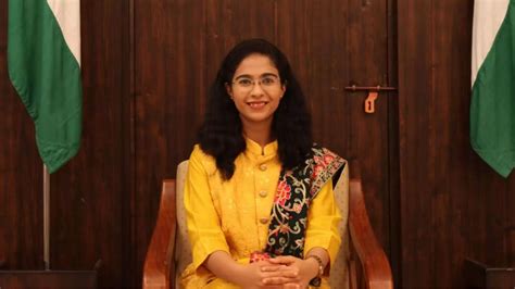 Ias Saumya Pandey नन्हीं बेटी को लेकर जब अचानक ऑफिस पहुंची थीं Ias