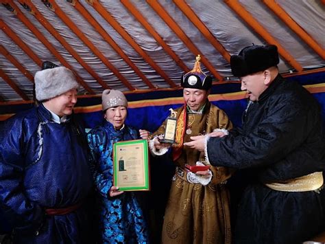 АЛТАН ХУРГАНЫ ЭЗЭНД ШАГНАЛЫГ ГАРДУУЛЛАА