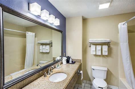 Charlestons Best Kept Secret This Quality Inn Will Shock You Smart Traveller Inns