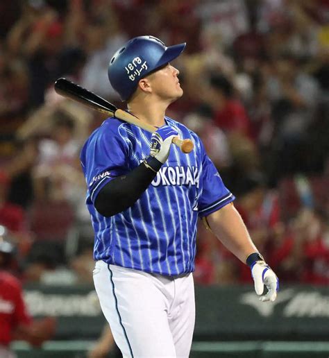 ＜広・d＞9回2死一、二塁、牧が一邪飛に倒れ試合終了となる（撮影・奥 調） ― スポニチ Sponichi Annex 野球