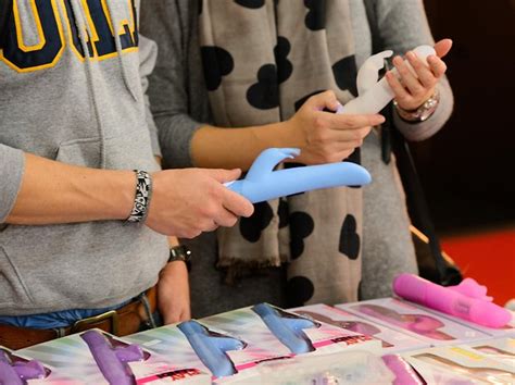 Dildos Und Co Deutsche Kaufen Mehr Sexspielzeug Wegen „lipstick Effect“ Mopo