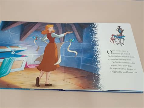 หนังสือนิทานมือสอง ราคาเล่มละ 200 บาท ประเภท หนังสือปกแข็งเล่มใหญ่ ราคาปก £ สภาพ ตำหนิ