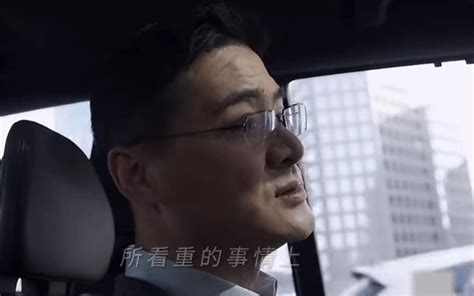 你要看过世界辽阔，再评判一切是好是坏；你要铆足劲变好，再站在不敢想象的人身边，与之旗鼓相当；你要变成自己想象中的样子，这件事，一步都不能让。” 罗老师哲学人生 罗老师哲学人生 哔哩哔哩视频