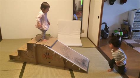 大人か滑っても壊れないDIYダンボール滑り台で遊ぶ YouTube