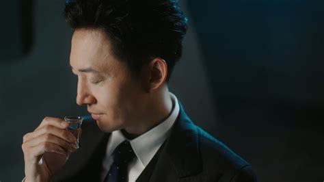 舍得时光品鉴官亮相！“叔圈顶流”王阳携手舍得酒，重燃老酒情 大娱网