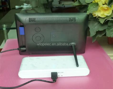 Factory Direct Supply 7 Inch Battery Operate Lcd Monitor With Video Looping Function 8 Hours