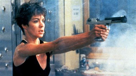 33년 전 개봉한 레전드 여성 킬러 영화 알려줌 Alzi Media