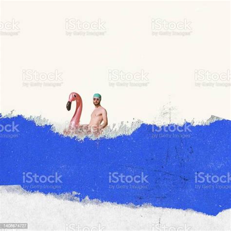현대 미술 콜라주 창의적인 디자인 쾌활한 남자는 수영 서클과 함께 바다로 수영 즐거움 합성사진에 대한 스톡 사진 및 기타 이미지 합성사진 여름 해변 Istock