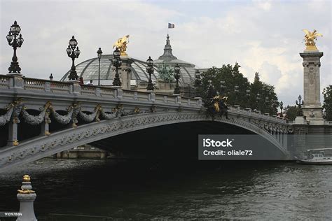 파리알레샨드리 Iii 구름다리 및 센 강 강에 대한 스톡 사진 및 기타 이미지 강 건축 관광 Istock