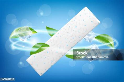 껌을 씹고 얼음 조각과 박하 잎이 있습니다 녹색 잎은 신선한 호흡을위한 스피어민트입니다 건강한 치아와 치과 위생을 위해 씹는 잇몸을 씹습니다 상쾌한 달콤한 사탕 흰색 배경에