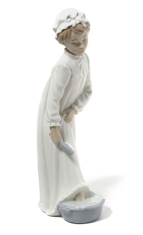 Фарфоровая фигура Моет ножки в тазу Испания фабрика Nao Испания Nao By Lladro купить по
