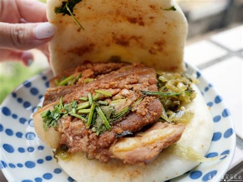 【台中東區。美食】『阿嬤ㄟ手路菜』入味又涮嘴！建國市場的家常菜小攤販~ 傻蛋夫妻生活札記