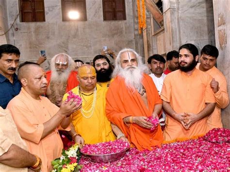 Cm Yogi Ayodhya प्राण प्रतिष्ठा से पहले यूपी के Cm योगी पंहुचे अयोध्या