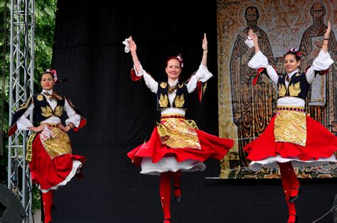 Концерт на Николина Чакърдъкова и Неврокопския танцов ансамбъл