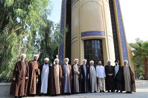 Whc تصاویر زیارت مرقد علامه مجلسی و بانو مجتهده امین در اصفهان از