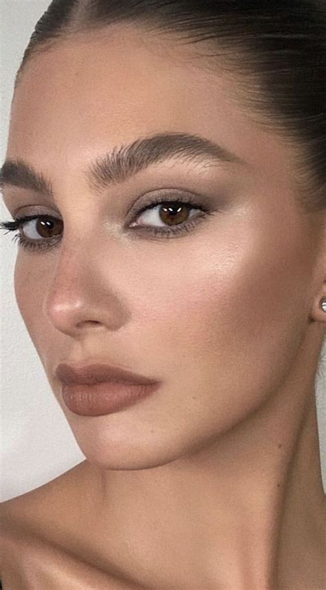 Gigi Hadid Just Made Brown Lipstick More Glamorous Than Red Artofit