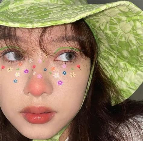 ไอเดียแต่งหน้า Christmas แบบเก๋ๆ 🌲 ️ แกลเลอรีที่โพสต์โดย Gap Lemon8