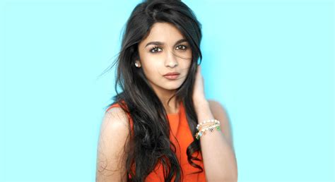 2048x1115 Resolution Alia Bhatt Stunning Pose In Hd 2048x1115