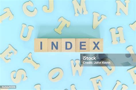 책 개념의 색인 페이지 부분 나무 블록 타이포그래피 단어 플랫은 파란색 배경에 누워 0명에 대한 스톡 사진 및 기타 이미지 0명 개념 공부 Istock