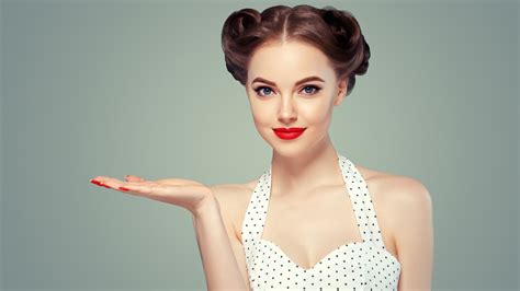 배경 화면 여자들 모델 갈색 머리의 긴 머리 빨간 립스틱 빨간 손톱 물방울 무늬 파란 눈 벌거 벗은 어깨