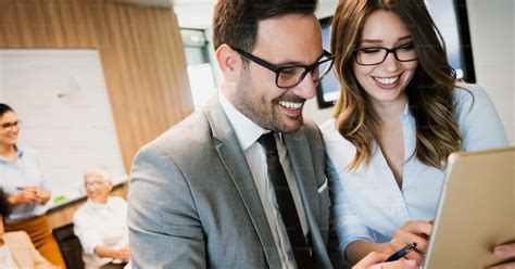 사무실에서 목표를 달성하는 성공적인 기업가 및 사업가 사진 Unsplash의 성공 이미지