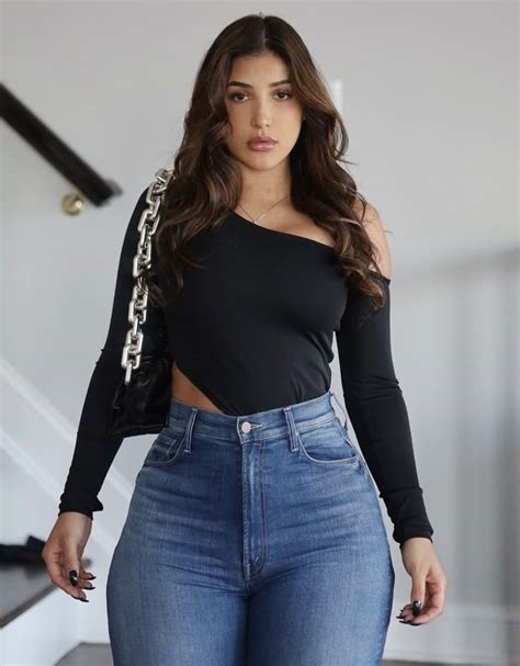 Pin By Saqib On Curvy Women Fashion Curvy Girl Fashion Curvy Women