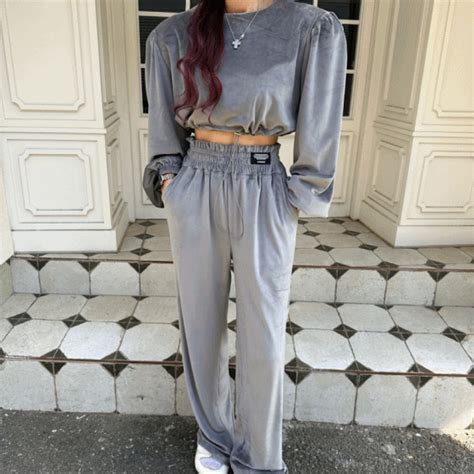 [23fw 패드내장 세트가] 루즈핏 크롭 패드 벨벳 스트링 블라우스 하이 밴딩 패치 벨벳 와이드 팬츠 세트 2color 에이블리