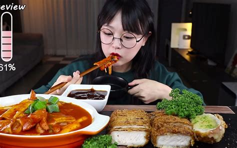 想偷学小苏打嫩肉法的跑路姐抄都抄歪来苏打水泡着狂腌两小时可能就爱那一股工业味儿配上一期不吃就难受的辣炒年糕应该和满月婶同一家实验室偷跑出来的