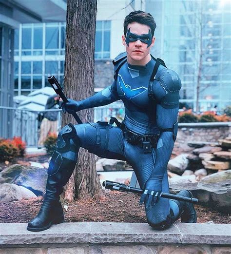 Pin By Rvsqz Vasquez On Poses De Super Héroes Nightwing Cosplay Male