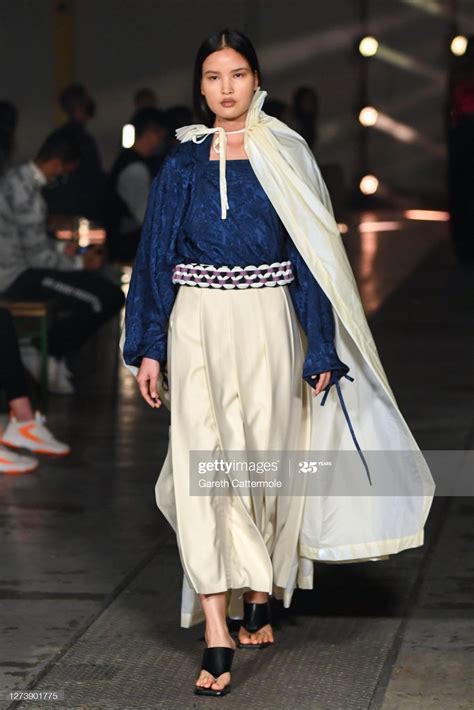 N Ng I M U Vi T V N T M Qu C T M C P Znews Vn