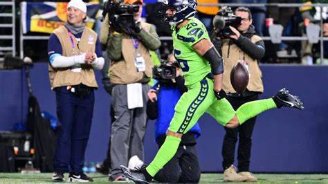 Seahawks Running Backs Kenneth Walker Iii And Zach Charbonnet Make