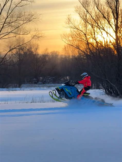 Brp ВАЛИТ В СВЕЧКЕ НА ИЗЗИ Brp снегоход снег зима Youtube