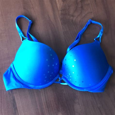 Victorias Secret Miraculous Plunge Bra Gem