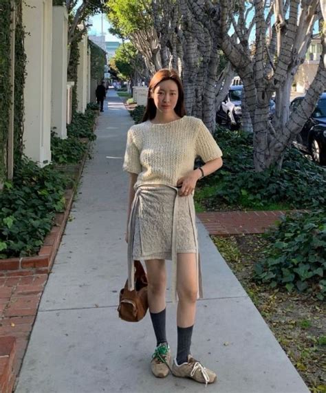 깔별로 소장한 차정원 패션 속 미우미우 X 뉴발란스 530 운동화 가격은 제이블