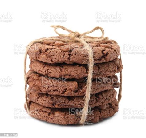 흰색으로 분리 된 꼬기로 묶인 맛있는 수제 초콜릿 칩 쿠키 선물에 대한 스톡 사진 및 기타 이미지 선물 쿠키 흰색 배경 Istock