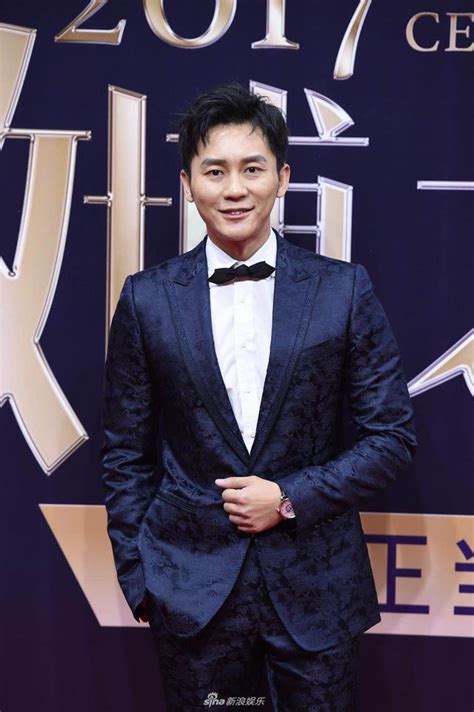 2017新浪微博之夜红毯 李晨藏蓝西装化身文艺绅士新浪图片