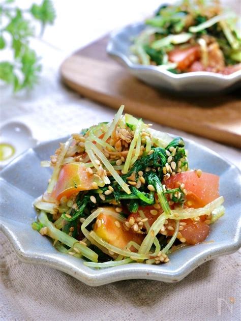3分で作れる『水菜とトマトの胡麻おかかポン酢和え』 レシピ 料理 レシピ 副菜 食べ物のアイデア