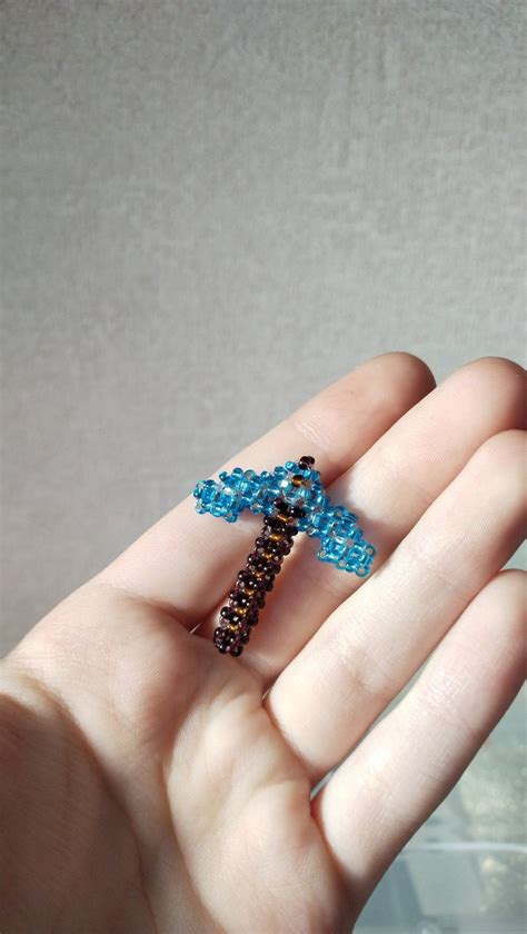 Minecraft кирка из бисера Бисер Бисероплетение Бисероплетение аборигенов