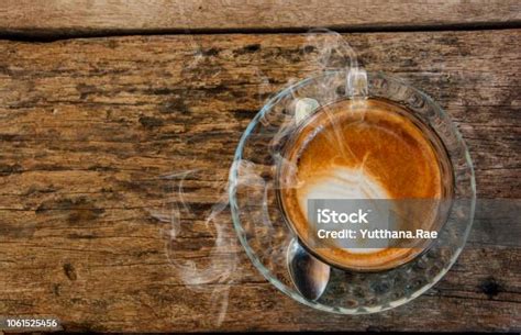 커피 배경 복사 공간 평면도입니다 배경 커피 및 담배 좋은 아침 뜨거운 커피와 숟가락 선택적 초점 테이블 카페에서 커피 한잔 0