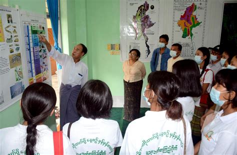 မိုးညှင်းခရိုင် ပြည်သူ့စာကြည့်တိုက်နှင့် တက္ကသိုလ်စာကြည့်တိုက်သို့ ပညာဘဏ်ကျေးရွာ စာကြည့်တိုက်အဖ