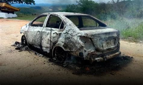 Atenção Carro Pega Fogo E Fica Completamente Destruído Na Ba 262 Entre