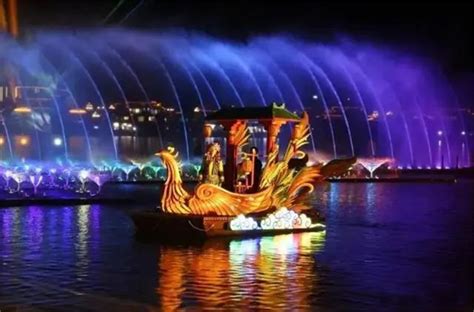 楚雄梦幻彝海水舞幻影秀浪漫登场 文旅演艺 工程案例 官网舞台灯光设备 广州市欧玛灯光设备有限公司电脑摇头灯LED摇头灯LED切割