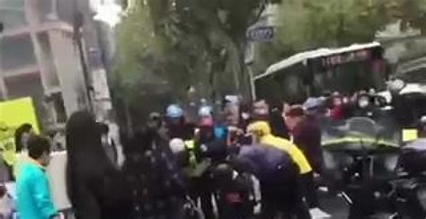 吴某某持刀袭警已被控制，上海警方通报腾讯新闻